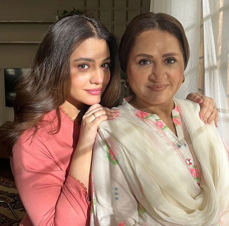Zara Noor Abbas's Emotional Note on Project with Her Mother & Daughter ...