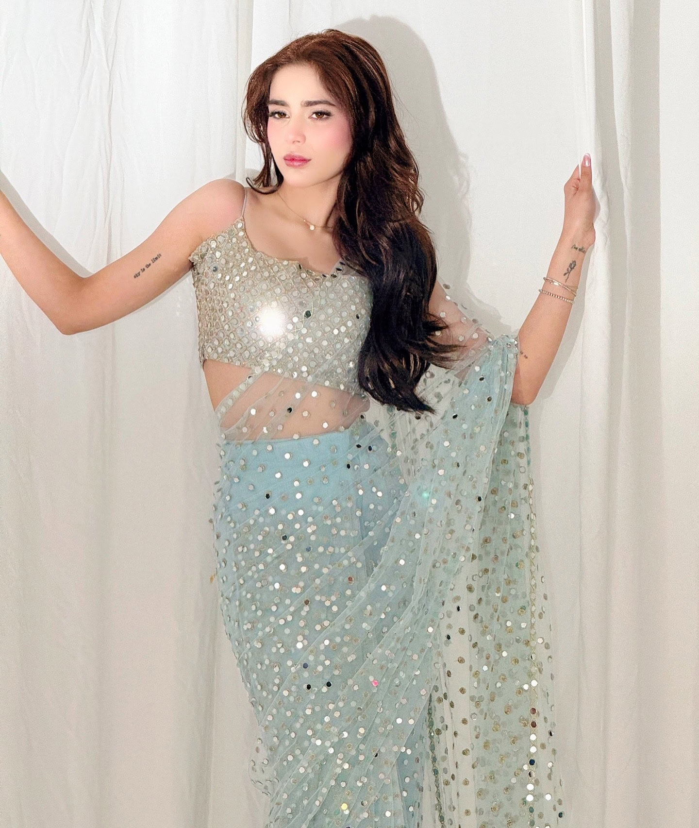 Aima Baig Gets Married In Canada | Reviewit.pk