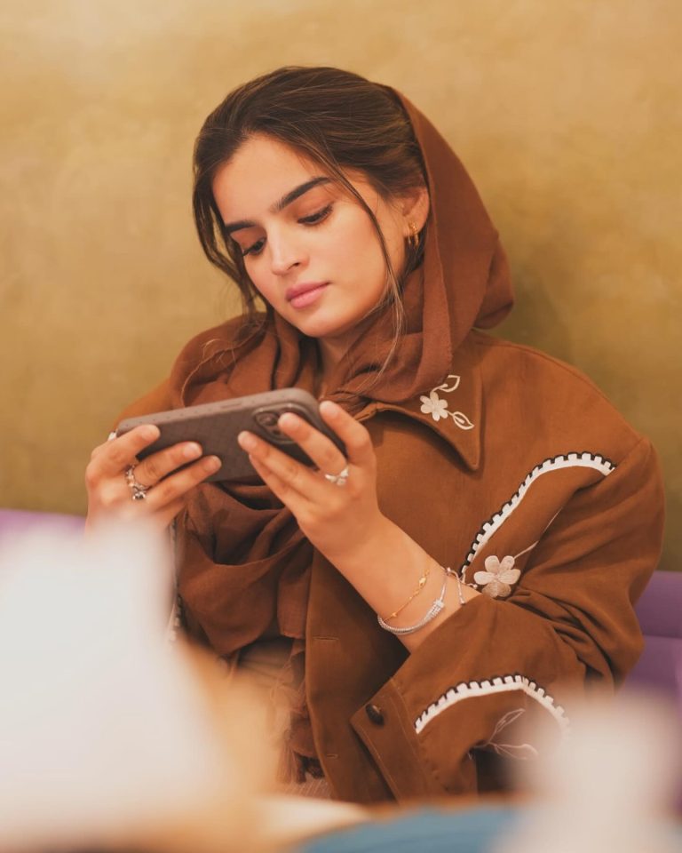 Aliza Sultan Opens Up About Her Struggles | Reviewit.pk