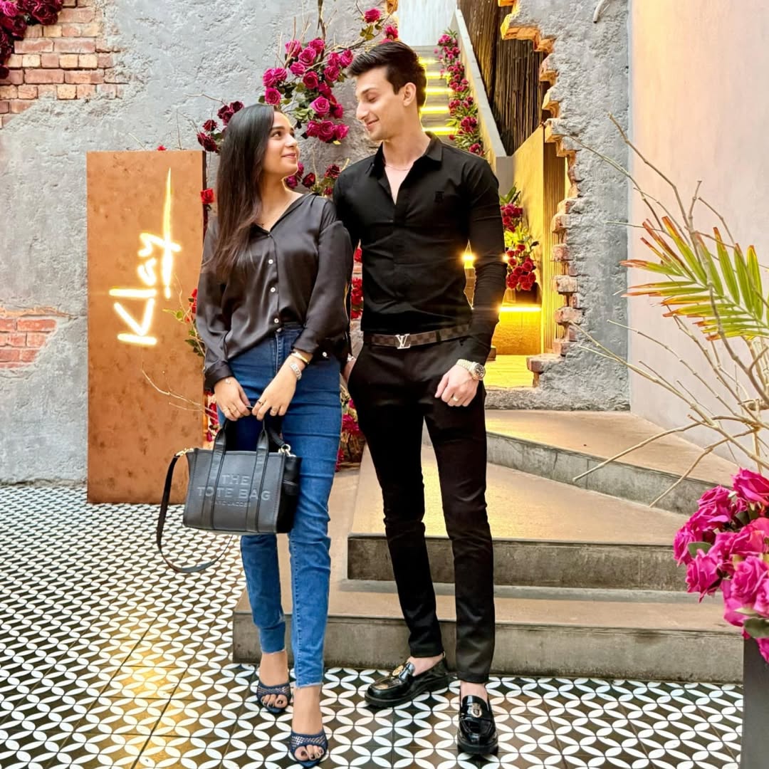 Emaan Khan's Pictures with A Special Someone Out On Instagram | Reviewit.pk