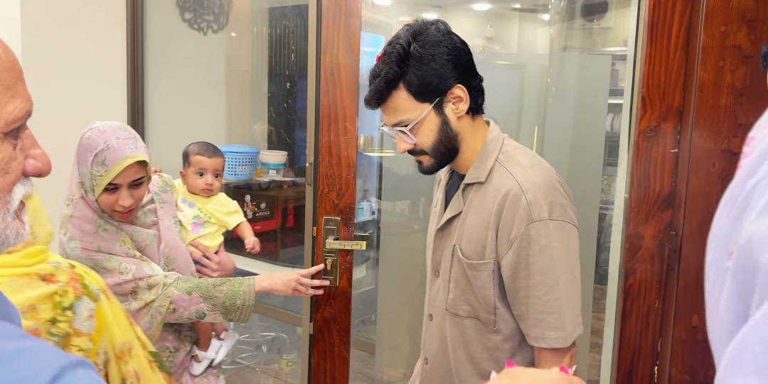 Eman Returns to Rajab Butt Vlogs - Shares Good News | Reviewit.pk