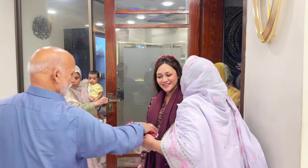 Eman Returns to Rajab Butt Vlogs - Shares Good News | Reviewit.pk