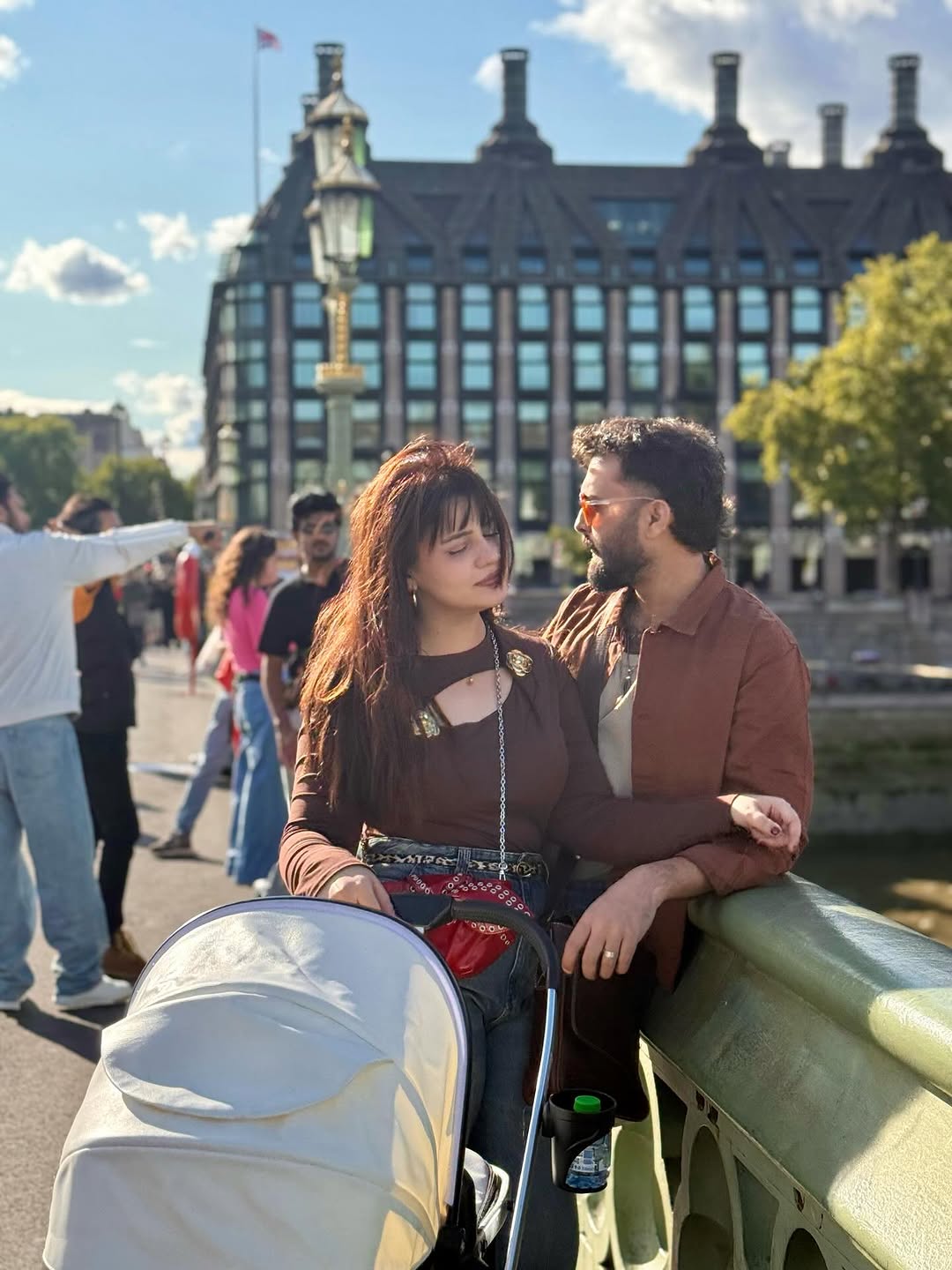 Zara Noor Abbas & Asad Siddiqui Vacation in London | Reviewit.pk