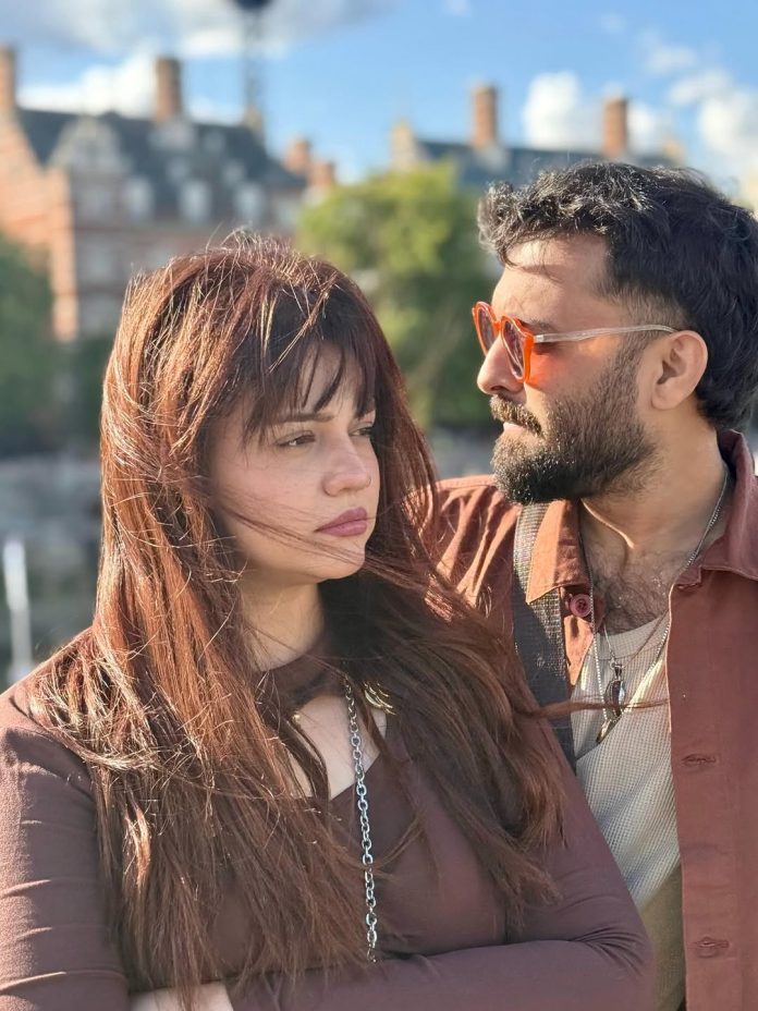 Zara Noor Abbas & Asad Siddiqui Vacation in London | Reviewit.pk