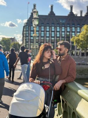 Zara Noor Abbas & Asad Siddiqui Vacation in London | Reviewit.pk
