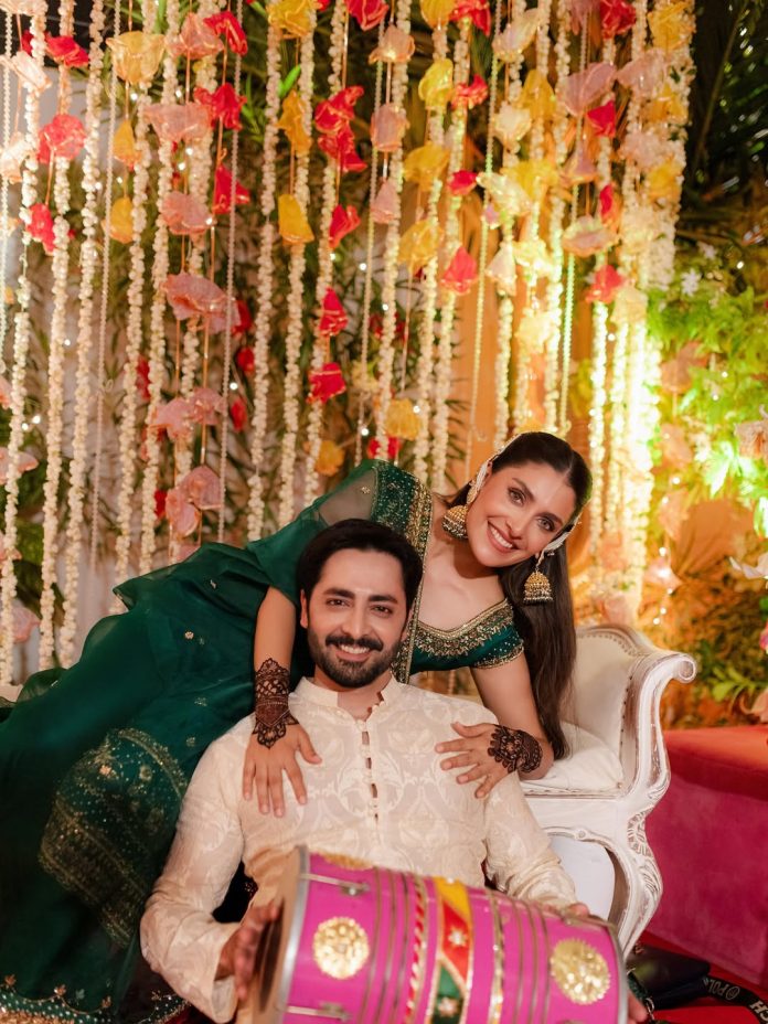 Ayeza Khan Shares Beautiful Clicks From Brother's Mehendi | Reviewit.pk