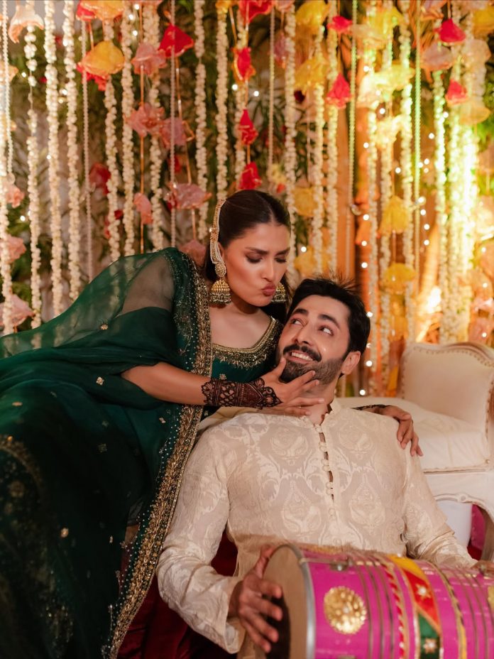 Ayeza Khan Shares Beautiful Clicks From Brother's Mehendi | Reviewit.pk