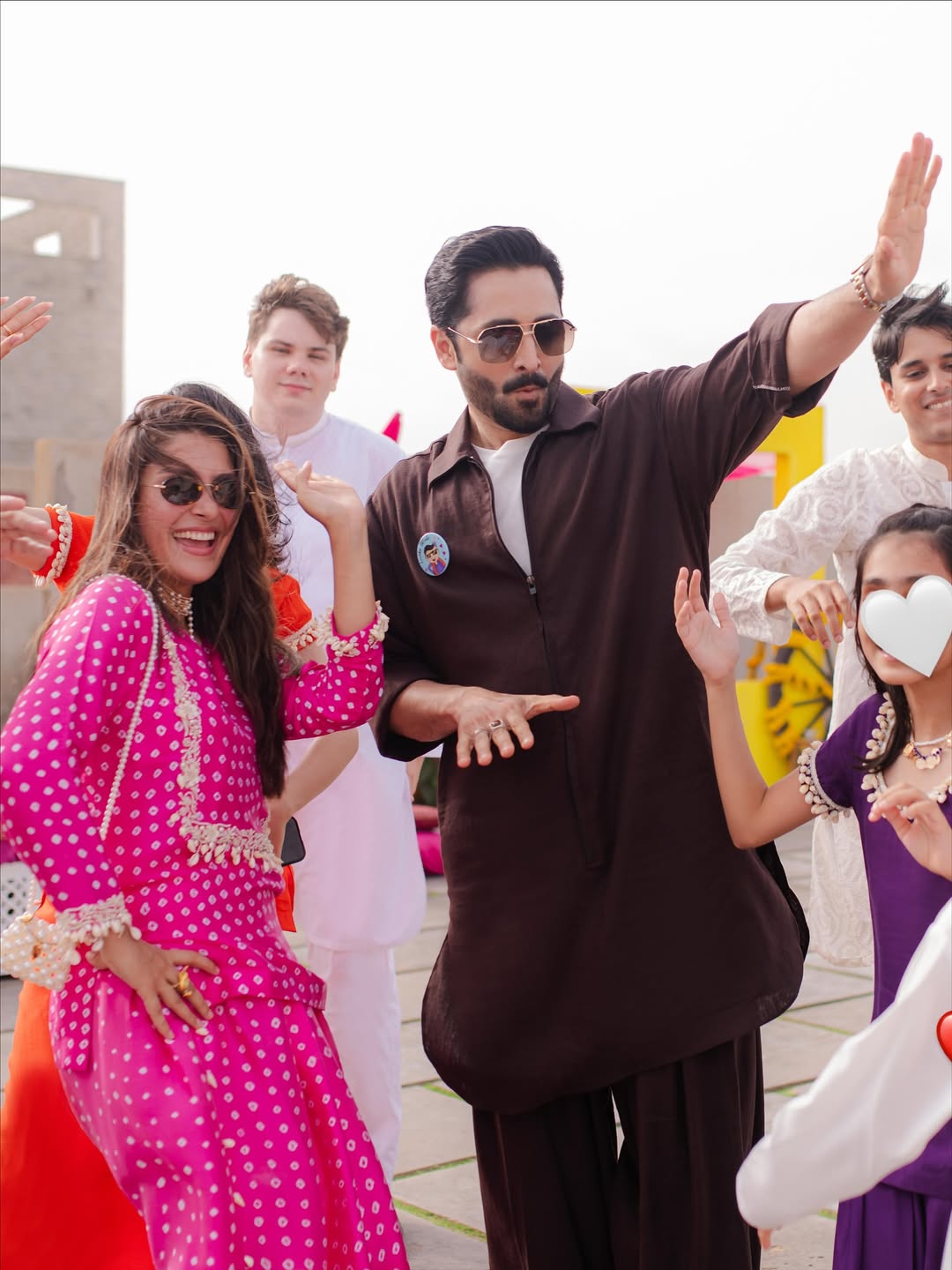 Ayeza Khan Shares Joyful Pictures From Brother's Wedding | Reviewit.pk