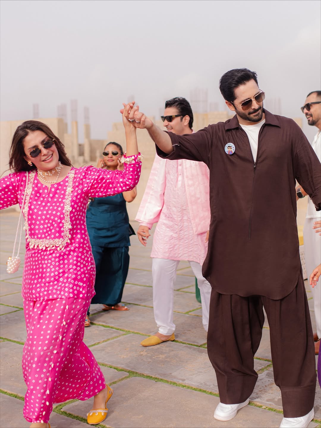 Ayeza Khan Shares Joyful Pictures From Brother's Wedding | Reviewit.pk