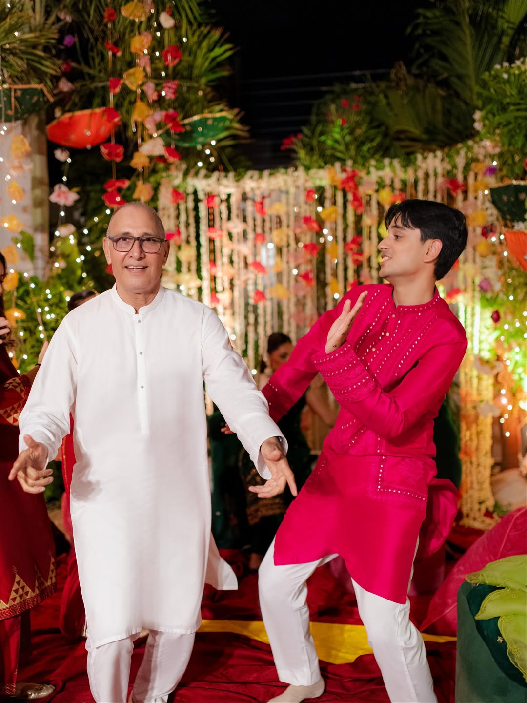 Ayeza Khan Shares Beautiful Clicks From Brother's Mehendi | Reviewit.pk