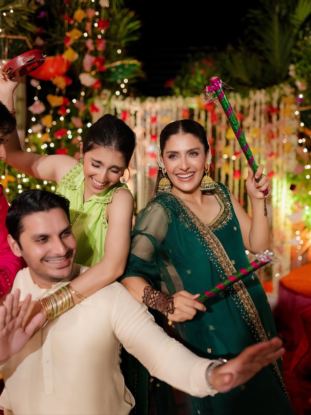 Ayeza Khan Shares Beautiful Clicks From Brother's Mehendi | Reviewit.pk