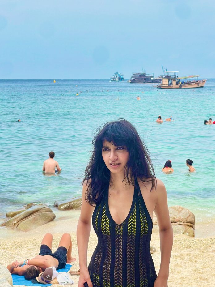 Pakistani Actresses Who Dare to Wear Bold Outfits | Reviewit.pk