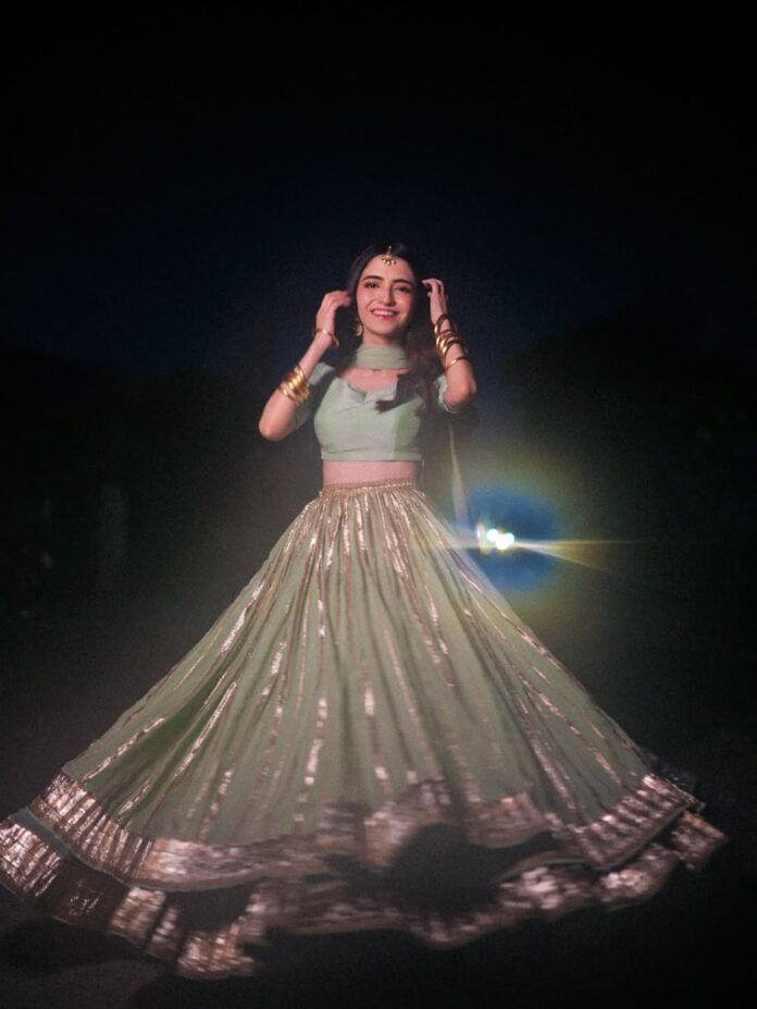 Merub Ali HD Clicks From Brother's Qawali | Reviewit.pk
