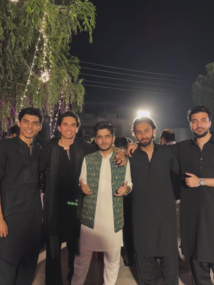 Merub Ali HD Clicks From Brother's Qawali | Reviewit.pk