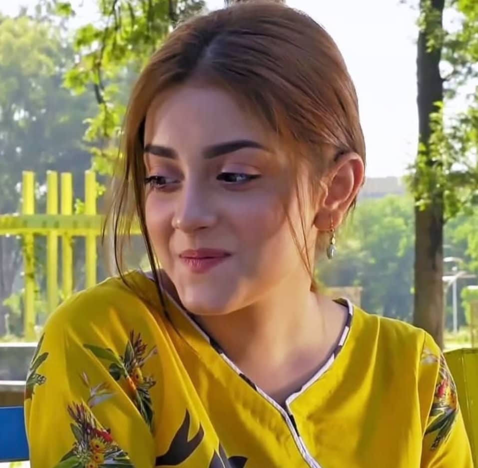 Alizeh Shah's Blunt Response to Comparisons to Nazeeha Zainab | Reviewit.pk