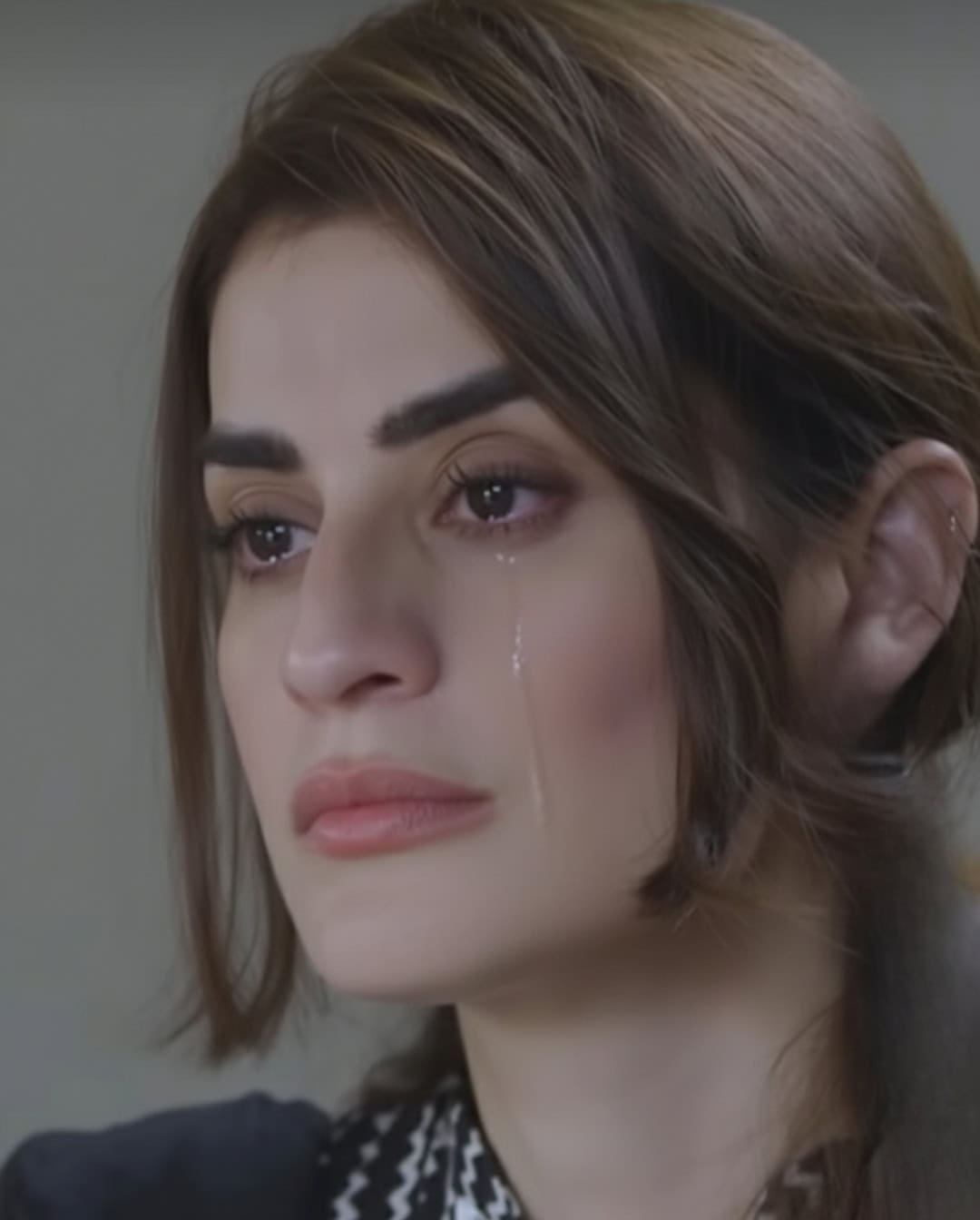 Amna Malik Cries Sharing the Pain of Losing Her Sons | Reviewit.pk