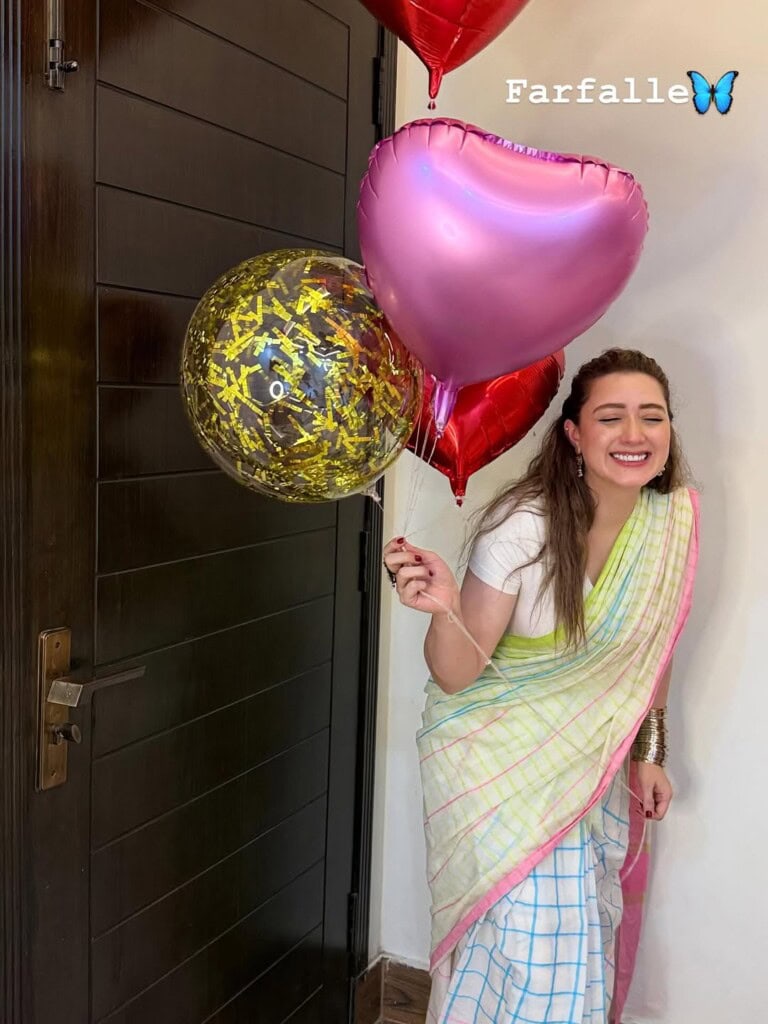 Momina Iqbal’s Adorable Family Pictures | Reviewit.pk