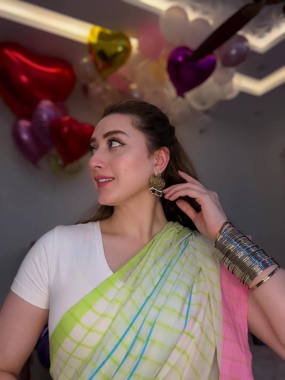 Momina Iqbal’s Adorable Family Pictures | Reviewit.pk