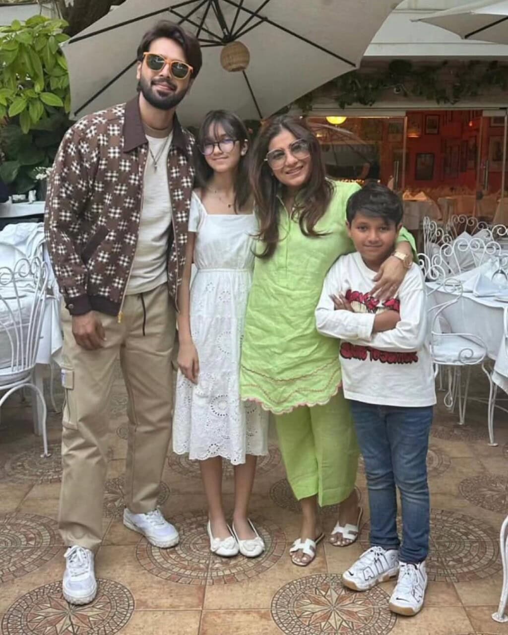 Hira Soomro's Meaningful Reaction To Fahad Mustafa's Second Marriage | Reviewit.pk