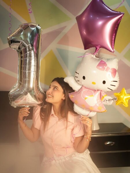 Iqra Kanwal Celebrates Her Daughter’s First Month | Reviewit.pk