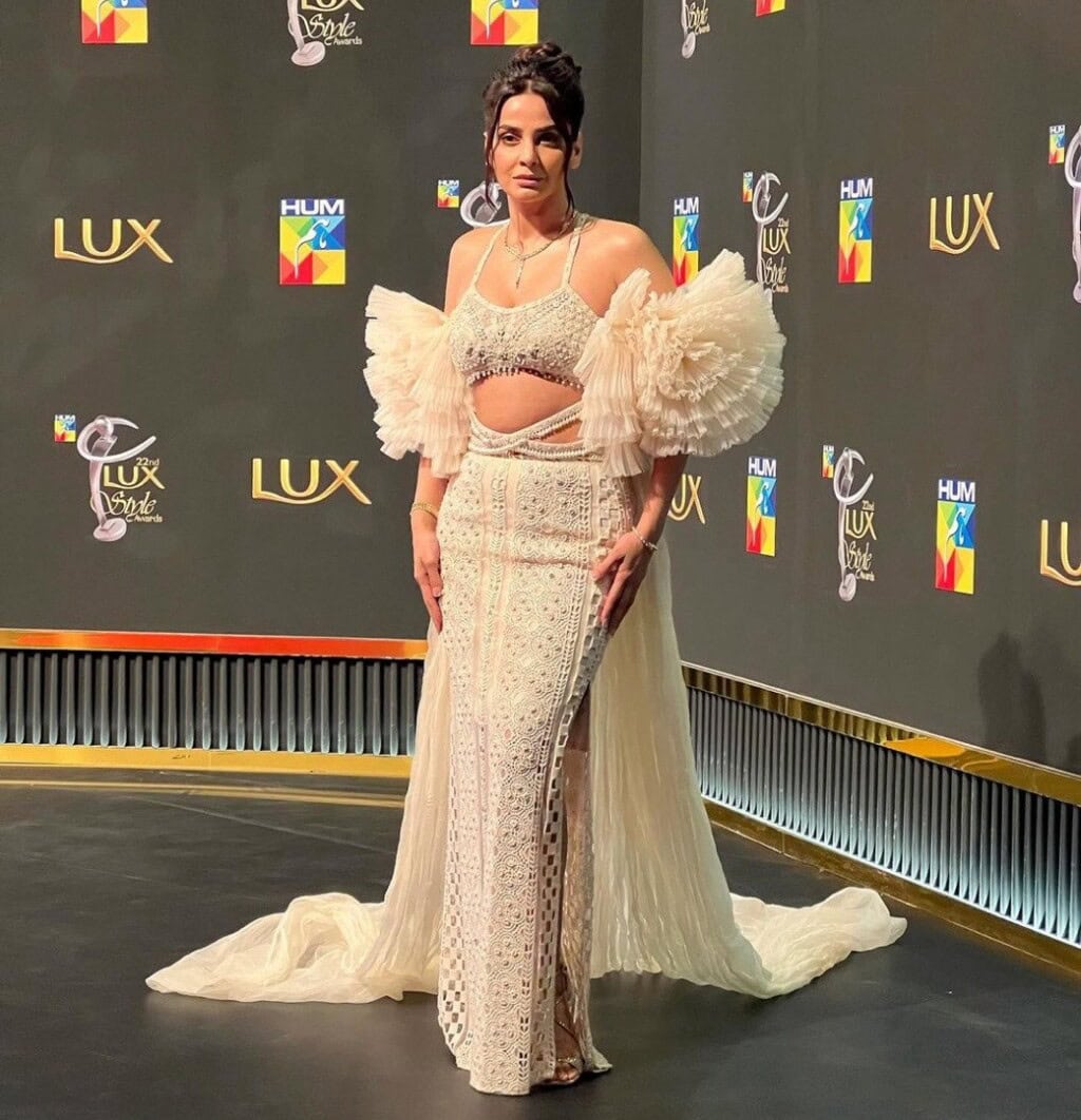 Khawar Riaz Calls Out Pakistani Actresses On Award Shows | Reviewit.pk