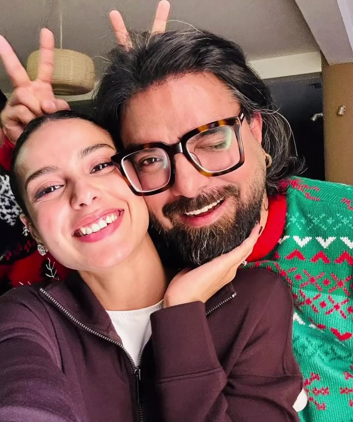 Yasir Hussain's Sweet Birthday Wish For Wife Iqra Aziz | Reviewit.pk