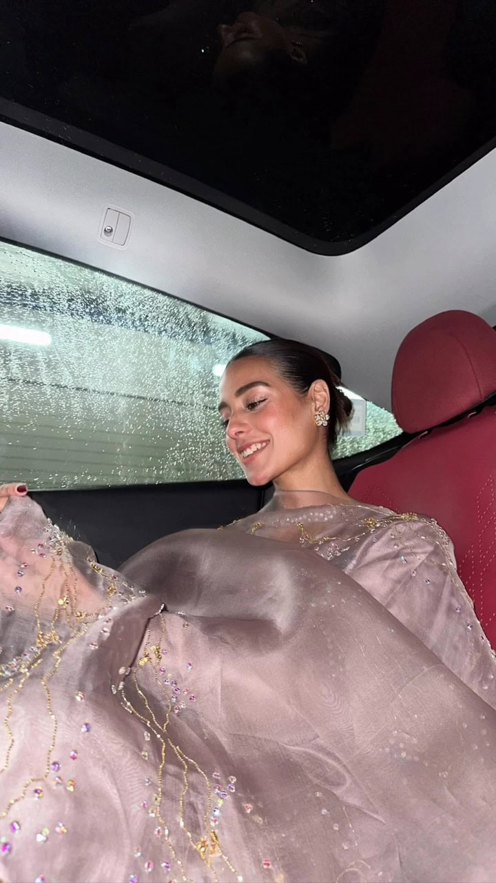 Yasir Hussain's Sweet Birthday Wish For Wife Iqra Aziz | Reviewit.pk