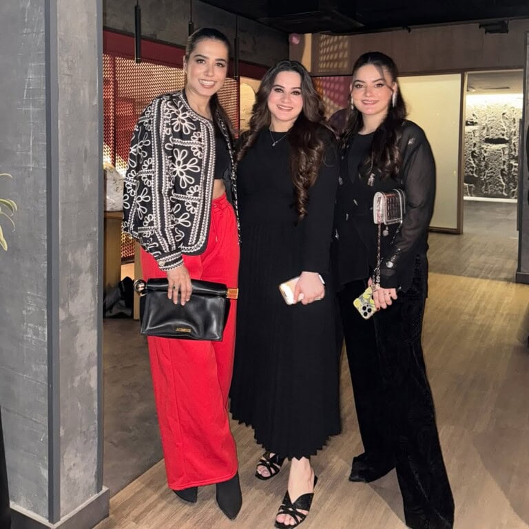 Friends Celebrate Aiman Khan & Minal Khan’s Birthday Bash | Reviewit.pk