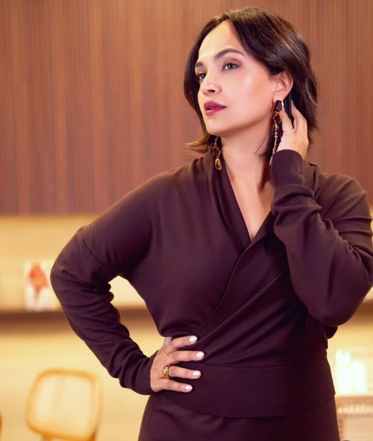 Amina Sheikh Talks About Personal Life in Detail | Reviewit.pk