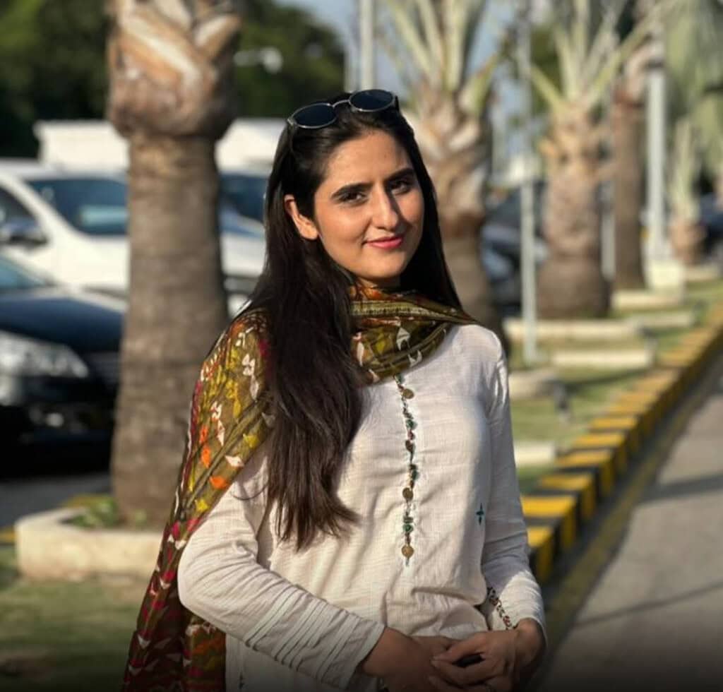 Hum News Anchor Arooj Fatima Passes Away | Reviewit.pk