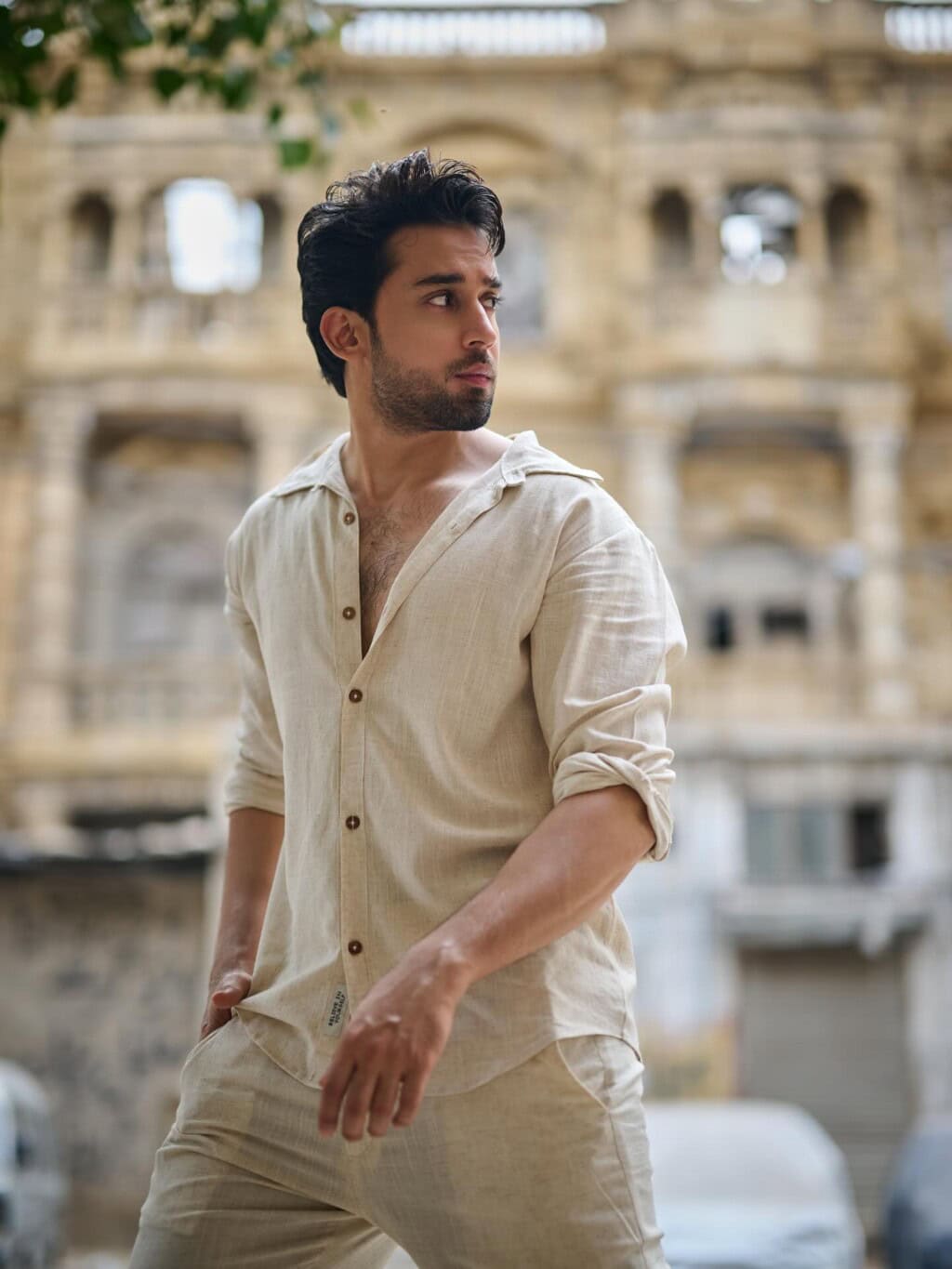 Atiqa Odho's Remarks About Male Leading Actors Raise Eyebrows | Reviewit.pk