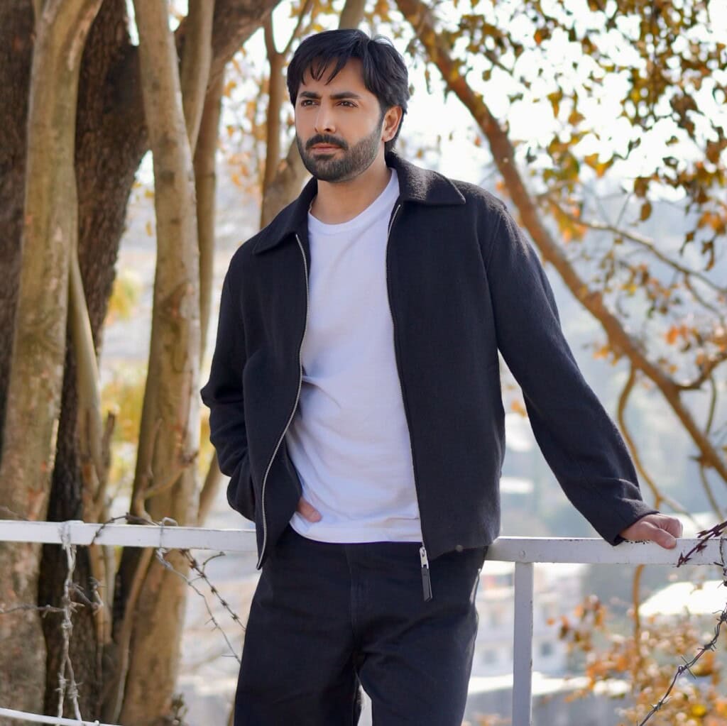 Atiqa Odho's Remarks About Male Leading Actors Raise Eyebrows | Reviewit.pk