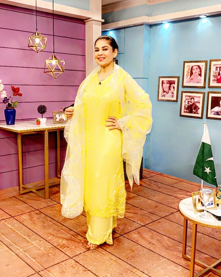 Mishi Khan Condemns Talha Anjum's Explanation of Waving Indian Flag ...