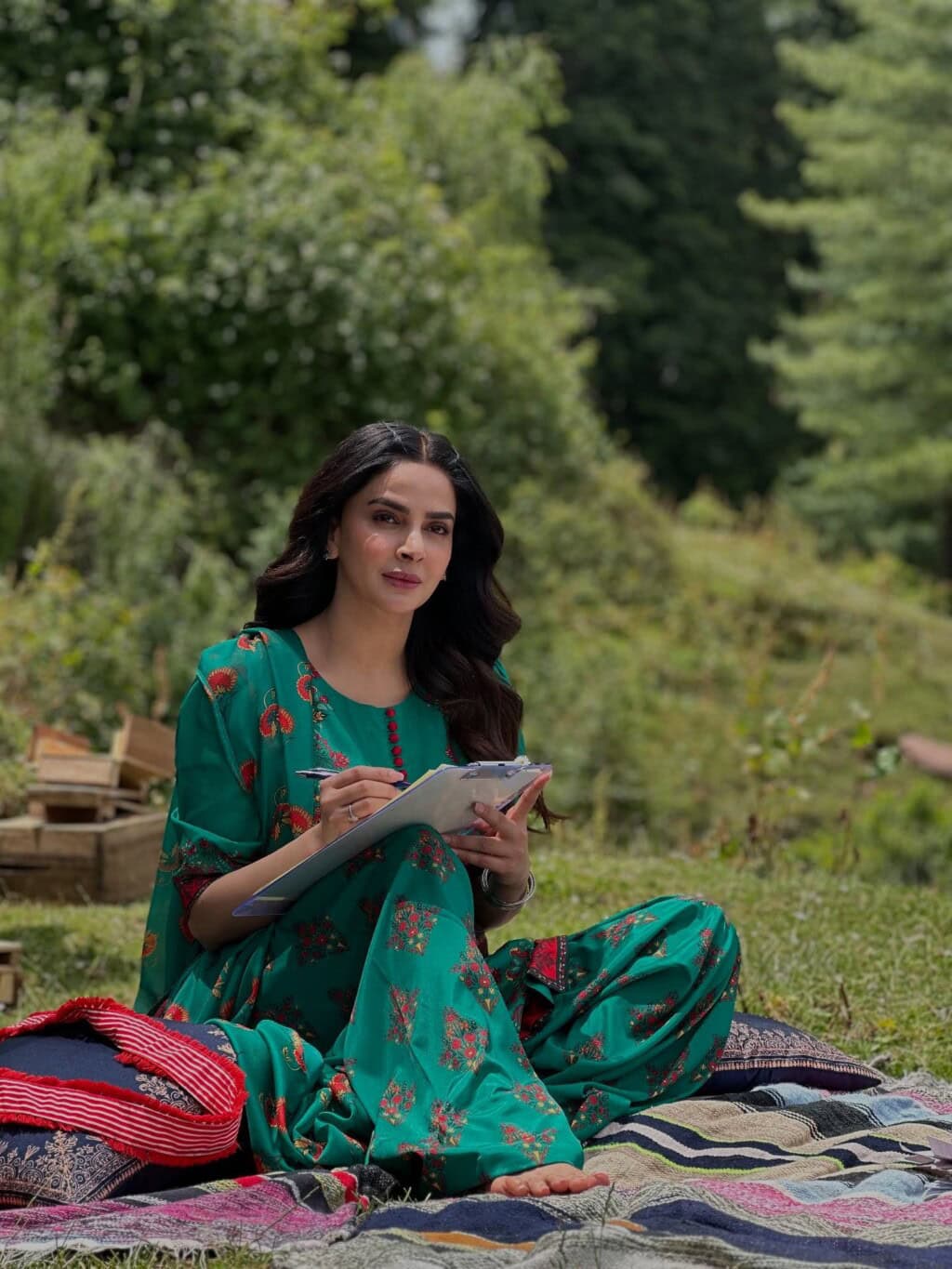 Naeem Hanif Speaks Out On Saba Qamar Clash | Reviewit.pk