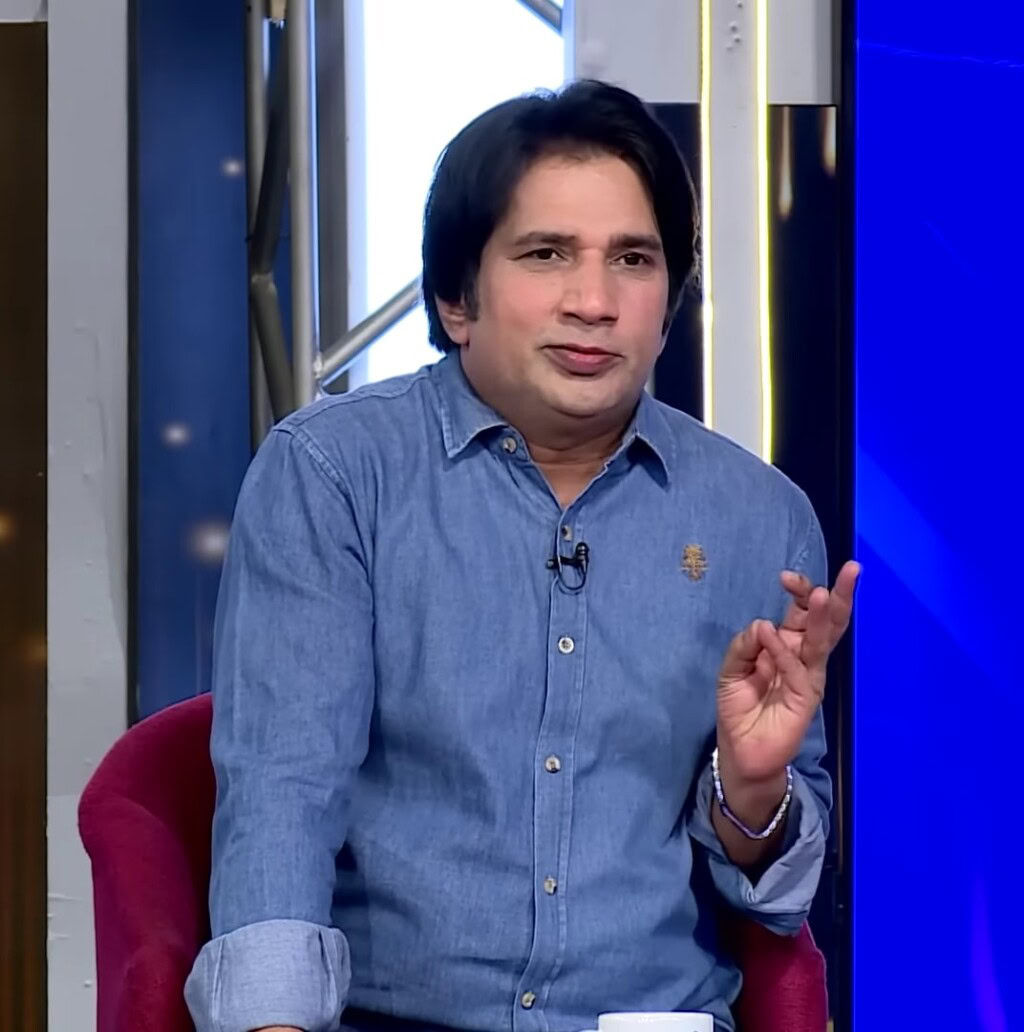 Sakhawat Naz Shares Old School Thoughts About His Wife | Reviewit.pk