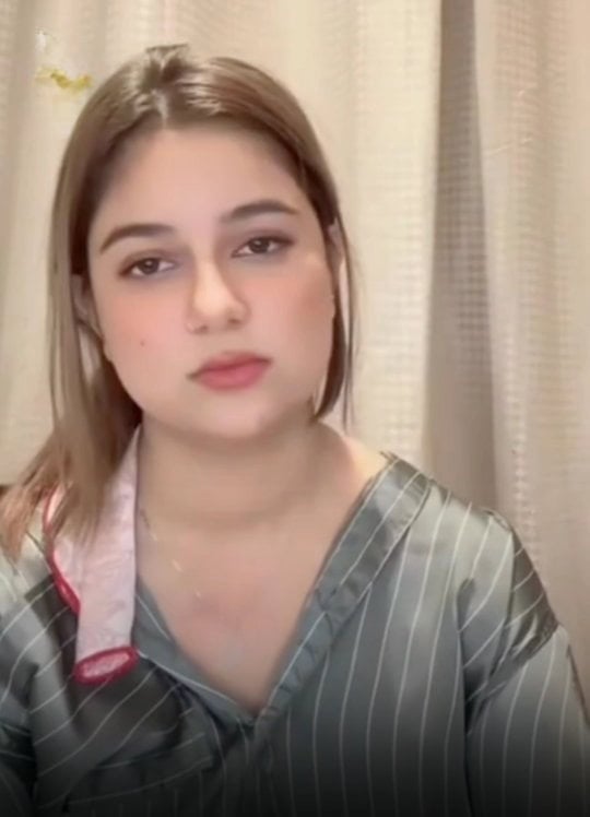 Samiya Hijab Blames Public For Her Revealing Clothes | Reviewit.pk