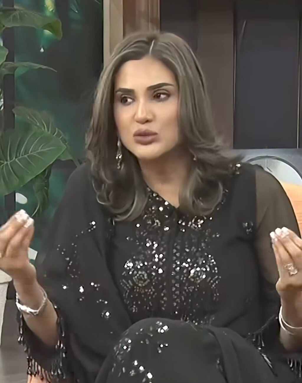 Fiza Ali's Take On Hira Mani & Alina Amir Viral Ramp Walk Controversy ...