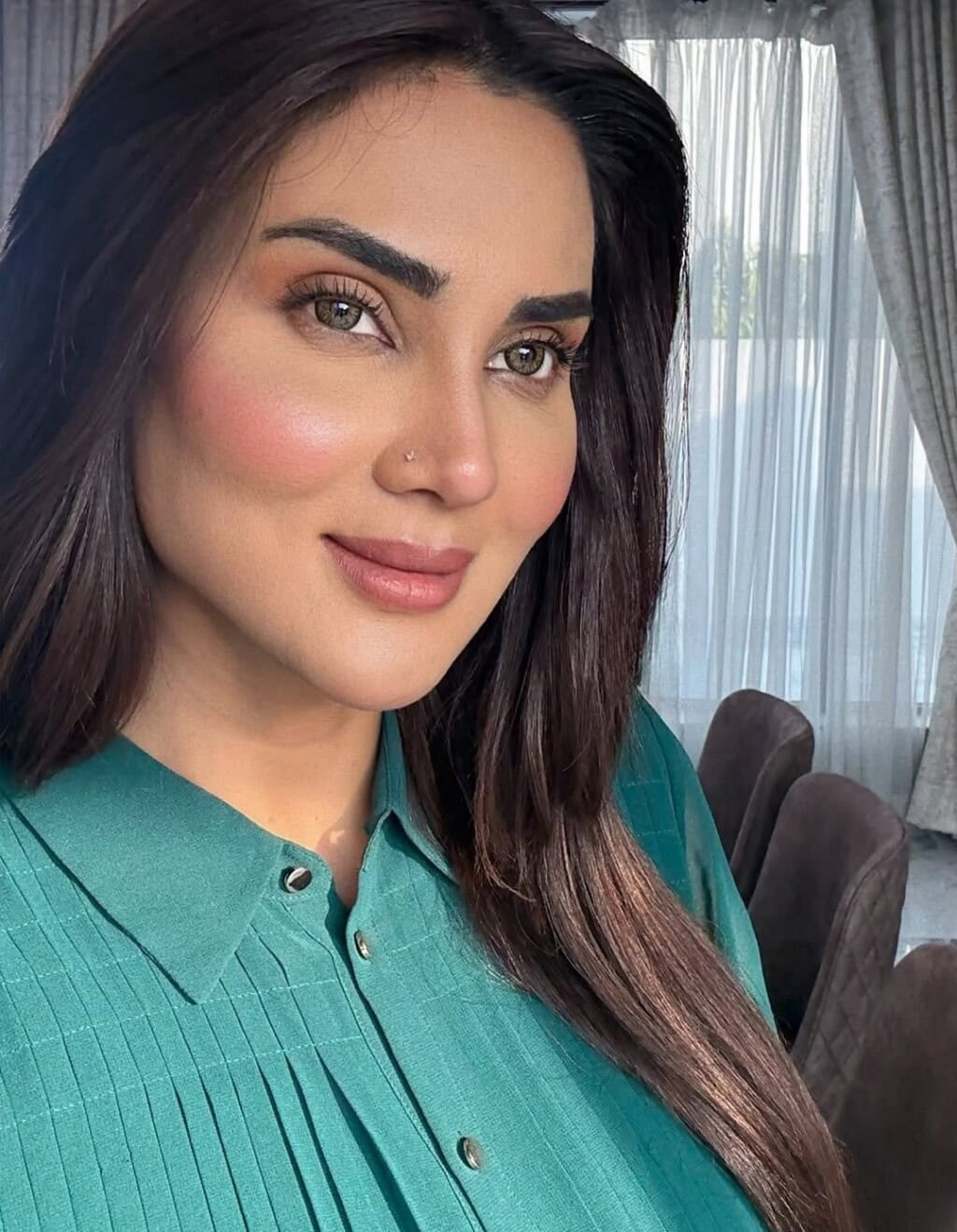 Fiza Ali Defends Her Criticism of Celebrities | Reviewit.pk