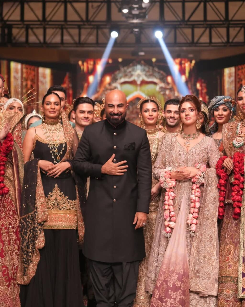 Jannat Mirza’s Ramp Walk on BCW Severely Criticized | Reviewit.pk