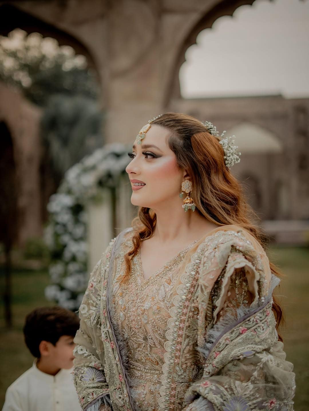 Momina Iqbal Pictures from Cousin's Mehndi Event | Reviewit.pk
