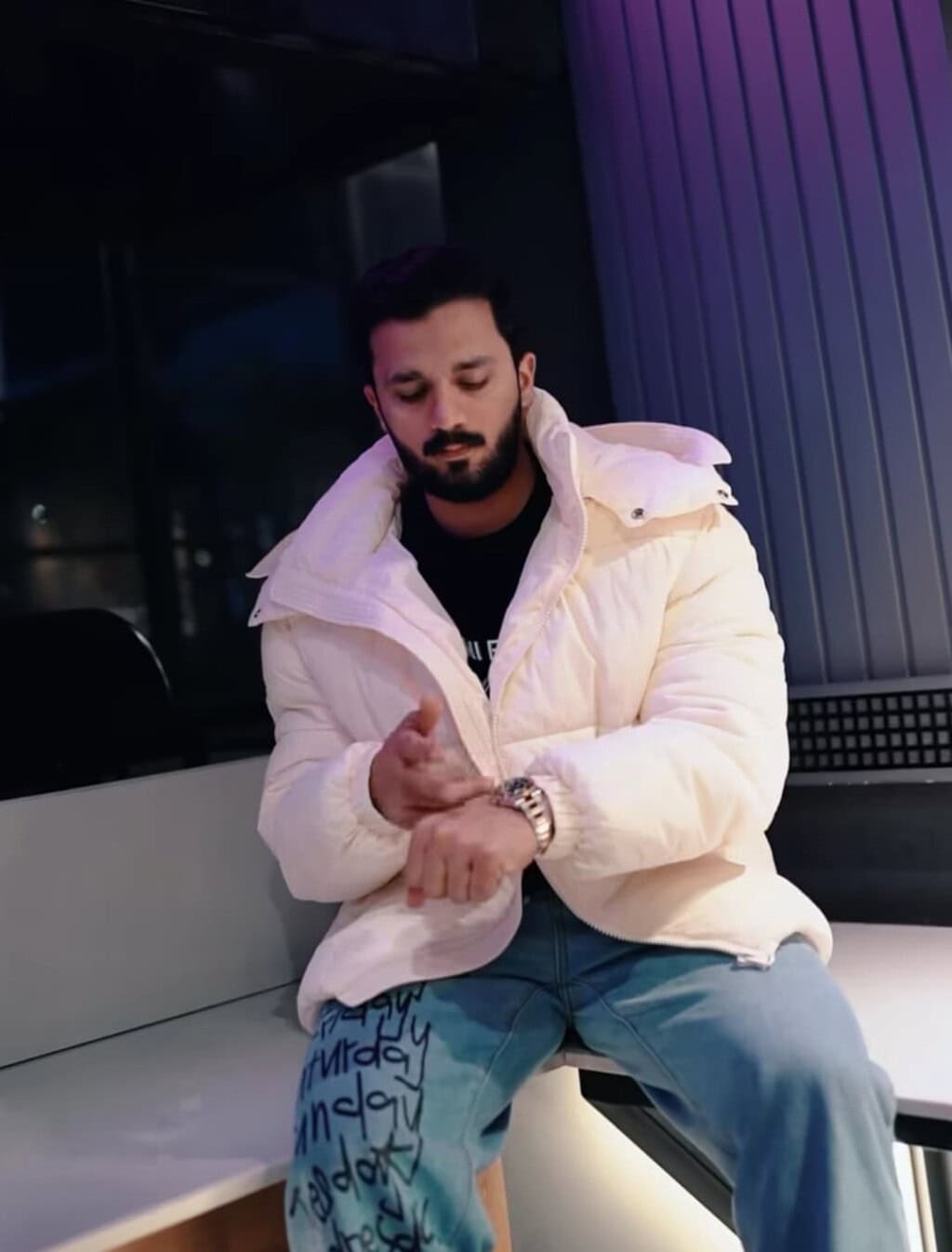 Rajab Butt Gets Attacked in Karachi | Reviewit.pk