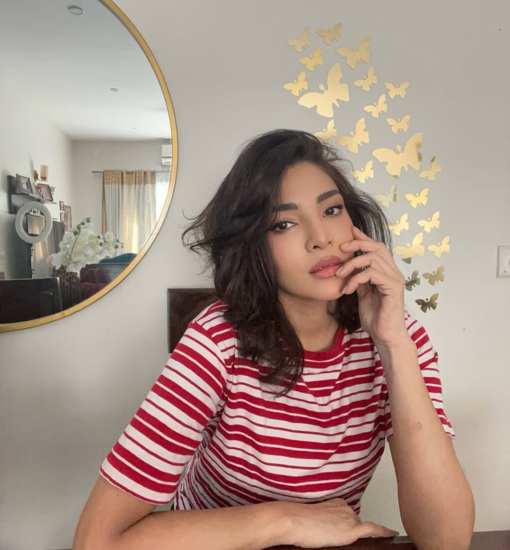 Zhalay Sarhadi Taunts Actors Winning Awards | Reviewit.pk