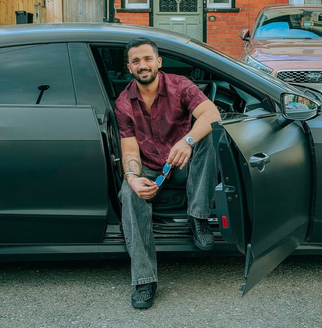 Rajab Butt Proclaims Love For A Famous TikToker | Reviewit.pk