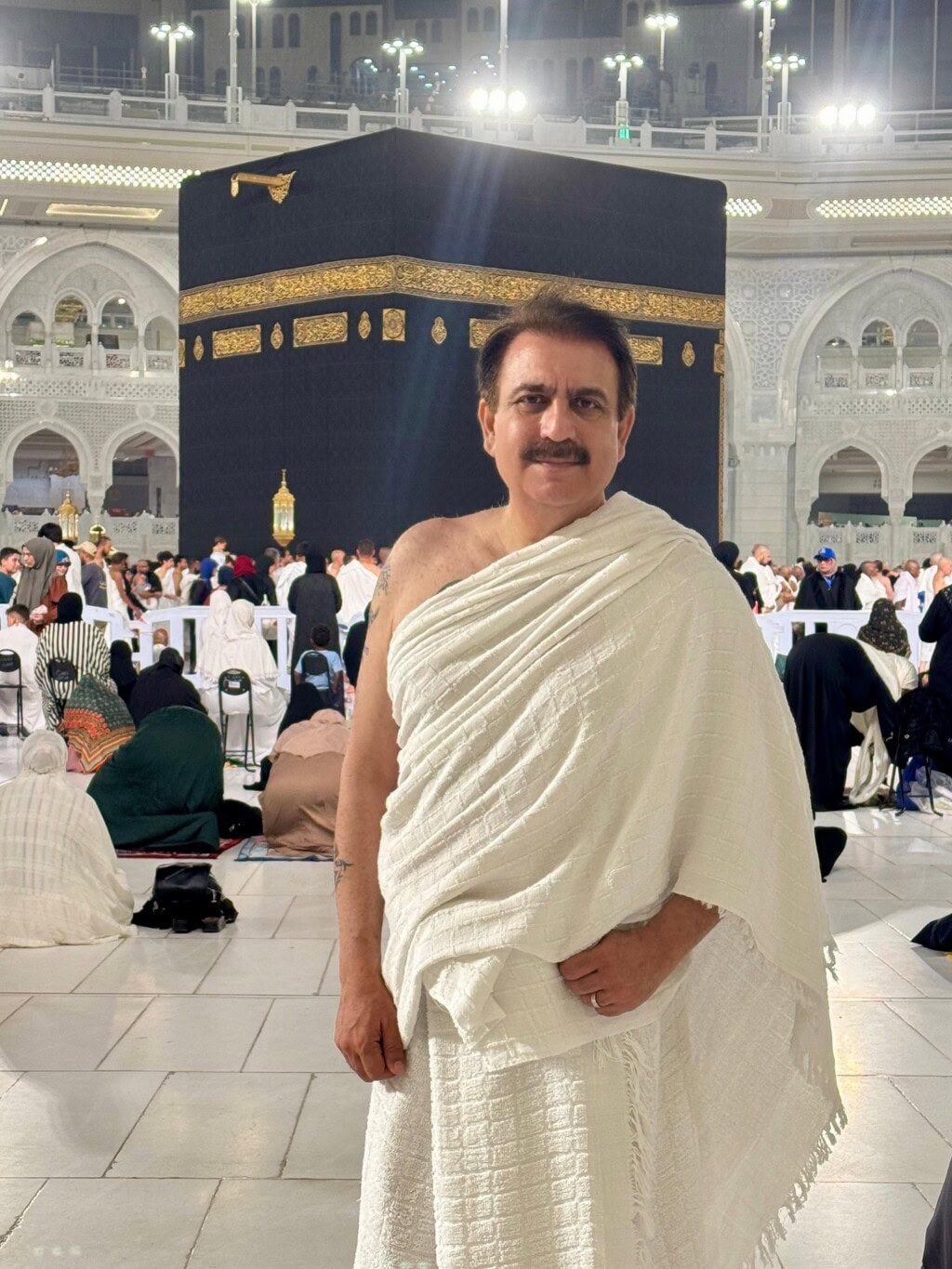 Tauseeq Haider's Tattoos During Umrah Spark Debate | Reviewit.pk