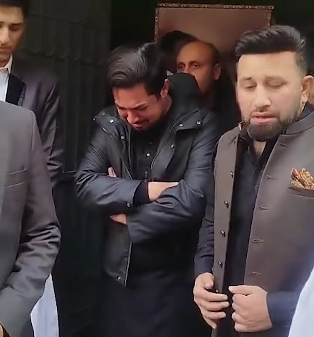 Waseem Badami & Iqrar Ul Hassan In Tears On Raja Matloob Funeral ...