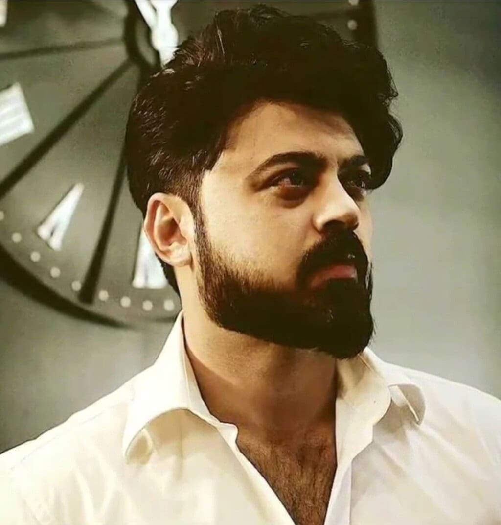 Agha Shiraz Hospitalized After Heart Attack | Reviewit.pk