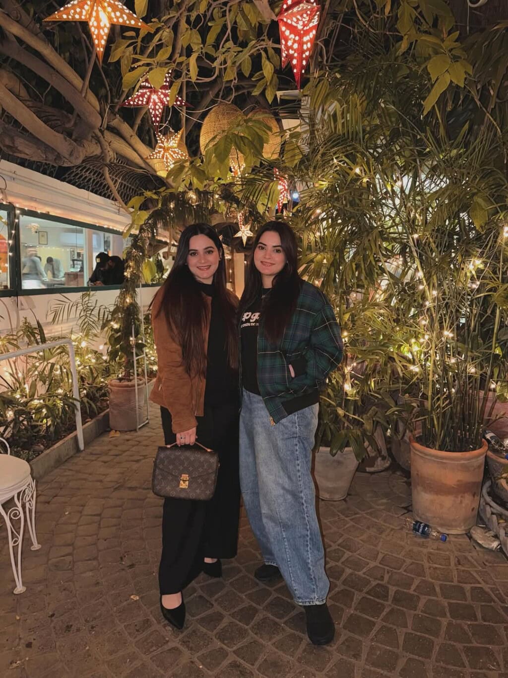 Aiman Khan & Minal Khan Family Dinner | Reviewit.pk