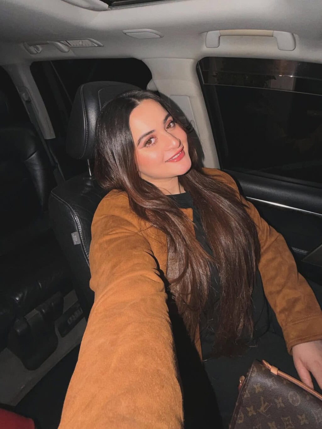 Aiman Khan & Minal Khan Family Dinner | Reviewit.pk