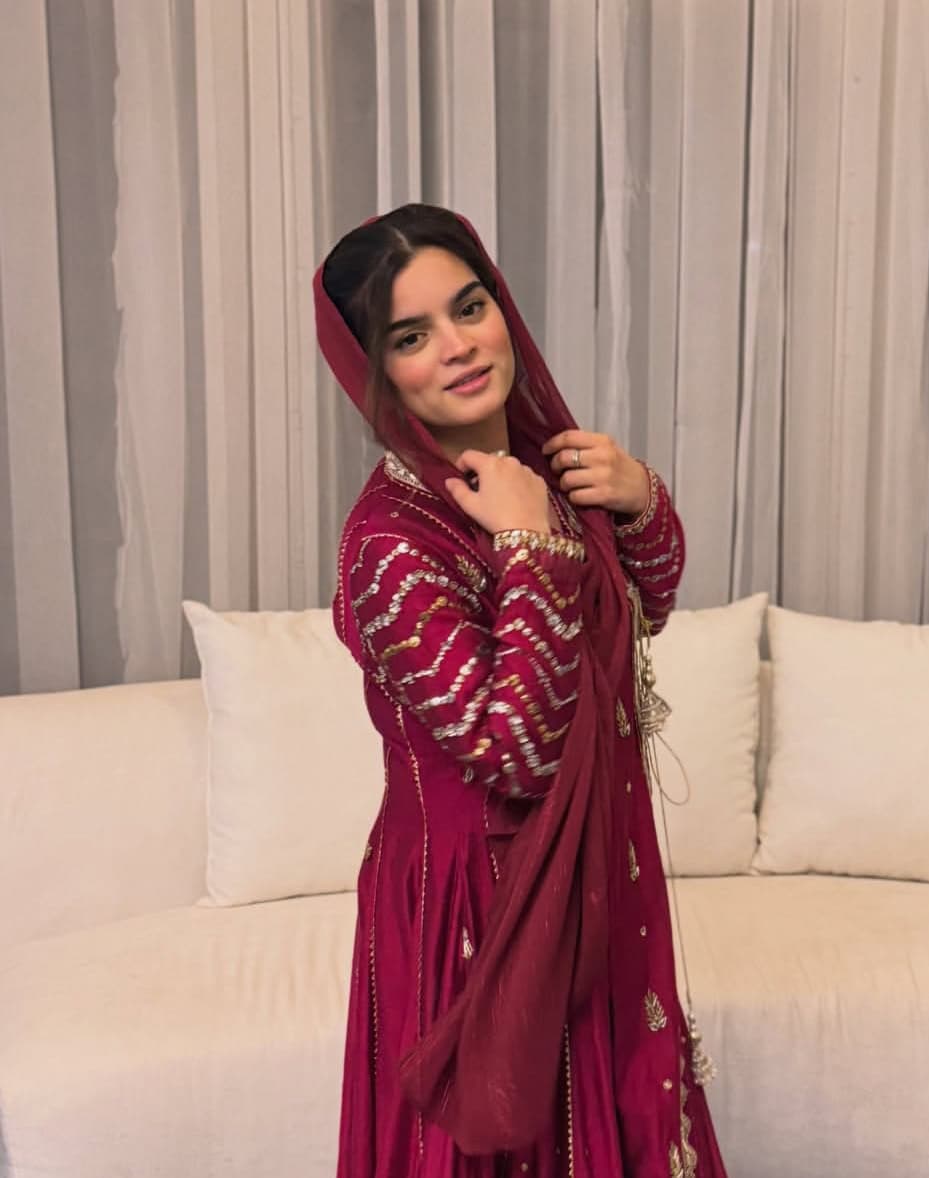 Feroze Khan Fans Call Out Aliza Sultan's Recent Post | Reviewit.pk