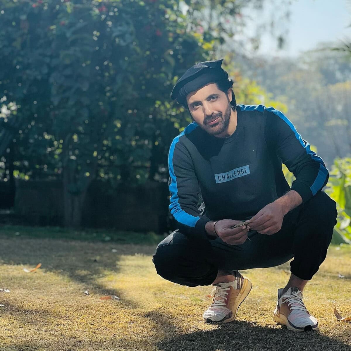 Asim Mehmood on the Heartbreaking Loss of His Mother | Reviewit.pk